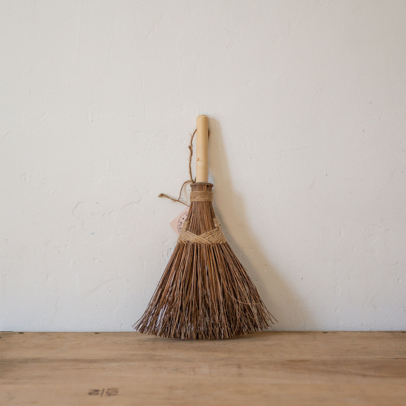 Ecomax Mini Coconut Palm Broom – Miss Arthur