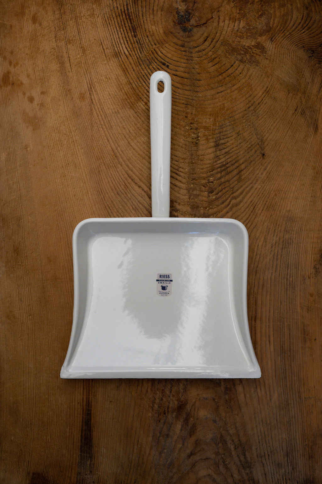 Riess Enamel Dustpan White – Miss Arthur